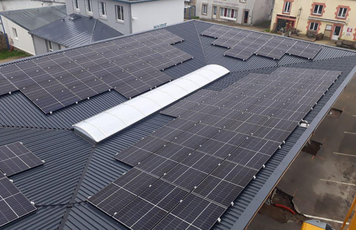 Mise en service d'une toiture photovoltaïque à Lanvéoc - SDEF